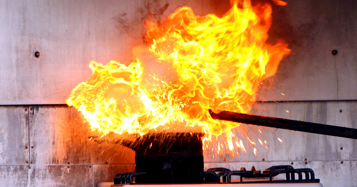 Explosão gerada por óleo quente e água causa morte em SP: entenda por ...