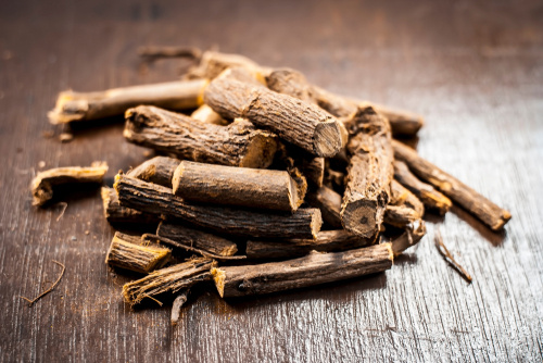 Alcaçuz: para que serve e benefícios para a saúde