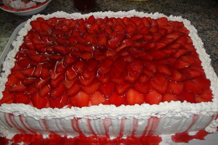 Receita de Bolo de Morango, enviada por nathan pereira - TudoGostoso