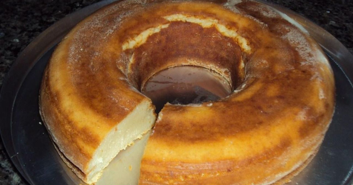 Bolo mole com coco muito cremoso e perfeito para um café da tarde (fica ...