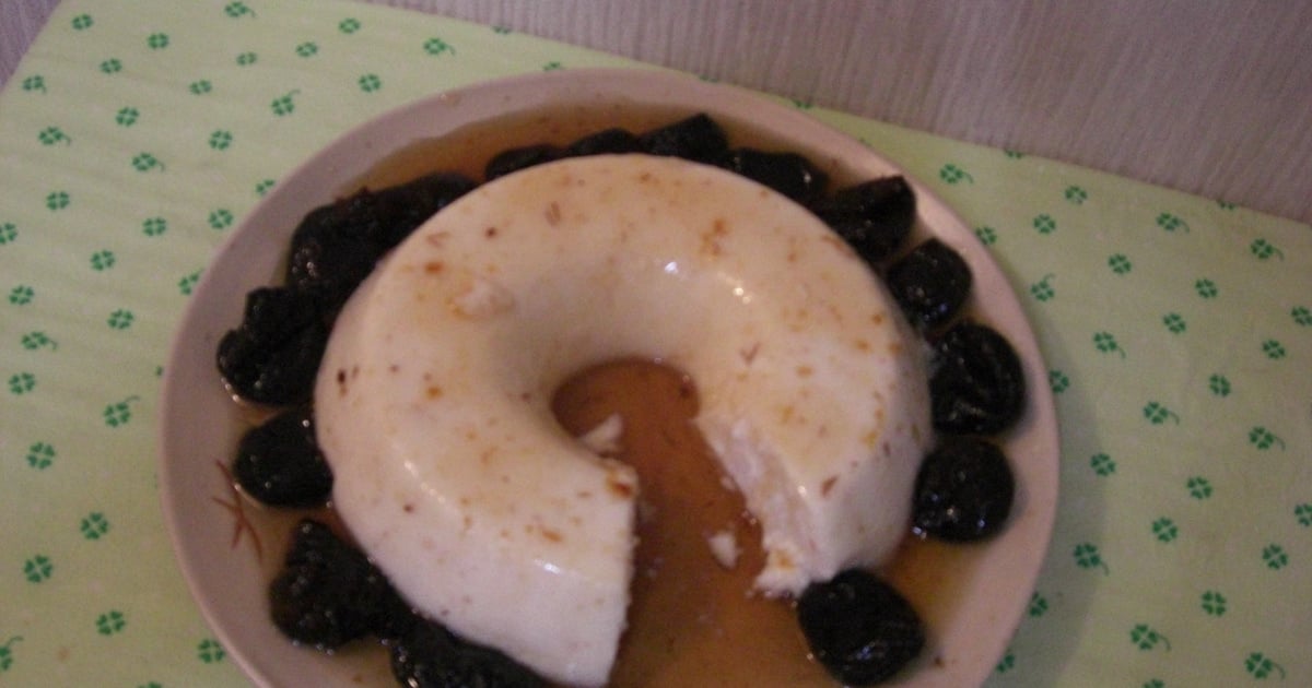 Receita de Manjar de coco prático com calda de ameixa, enviada por ...