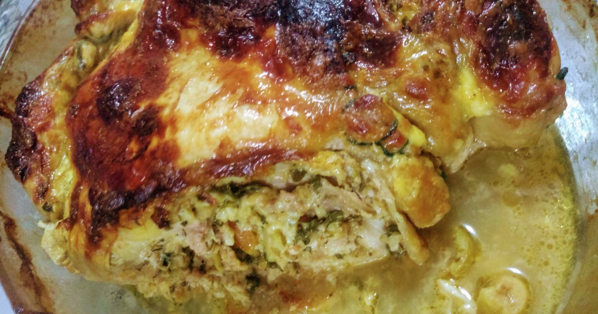 Receita de Frango desossado recheado com queijo coalho e espinafre ...