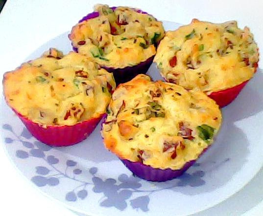 Receita de Muffins de lingüiça, queijo e azeitonas pretas, enviada por ...