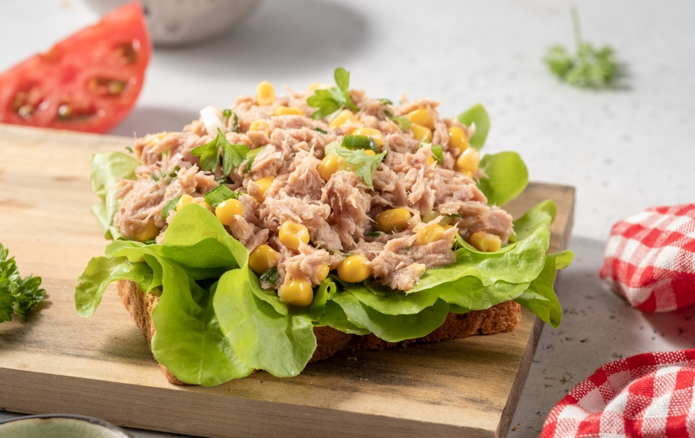 Salada de atum em lata com 4 ingredientes que faço em 5 minutos para um ...