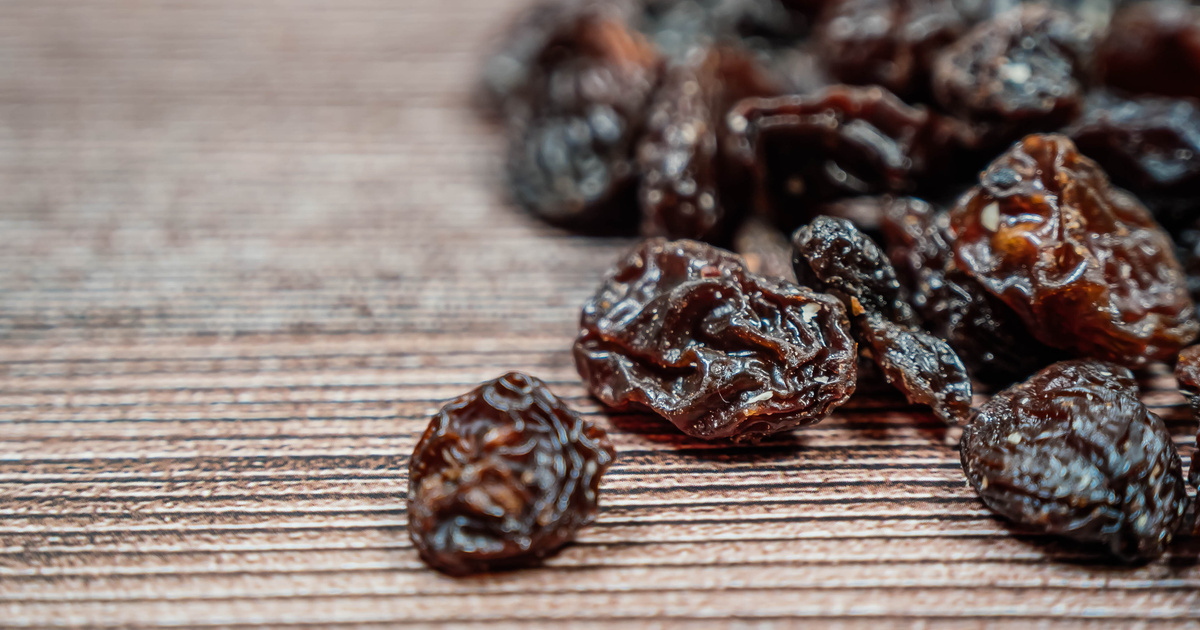 Uva-passa é excelente para adoçar receitas sem açúcar e ainda é cheia ...