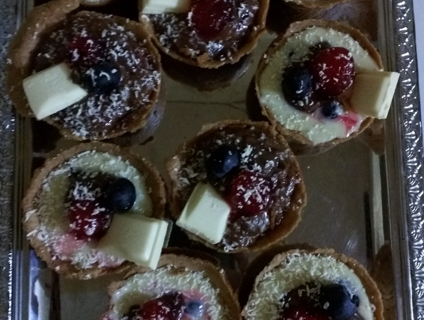 Receita de Tarteletes de morango e chocolate branco, enviada por ...