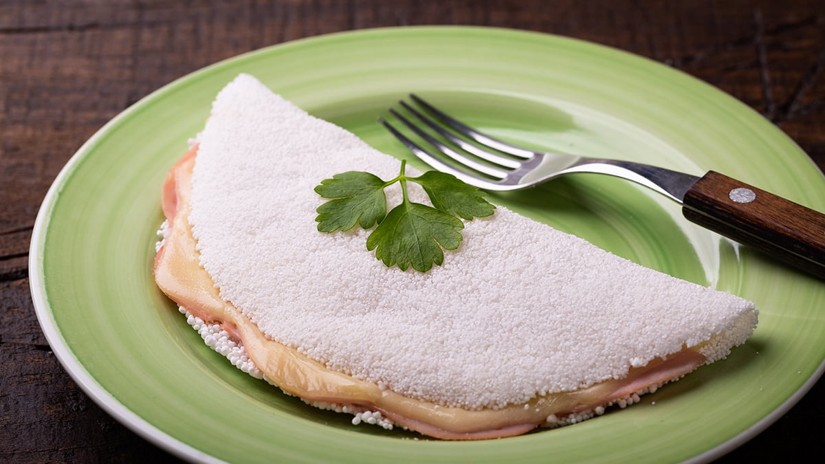 Pronta em 5 minutos: essa tapioca recheada é a opção perfeita para o ...
