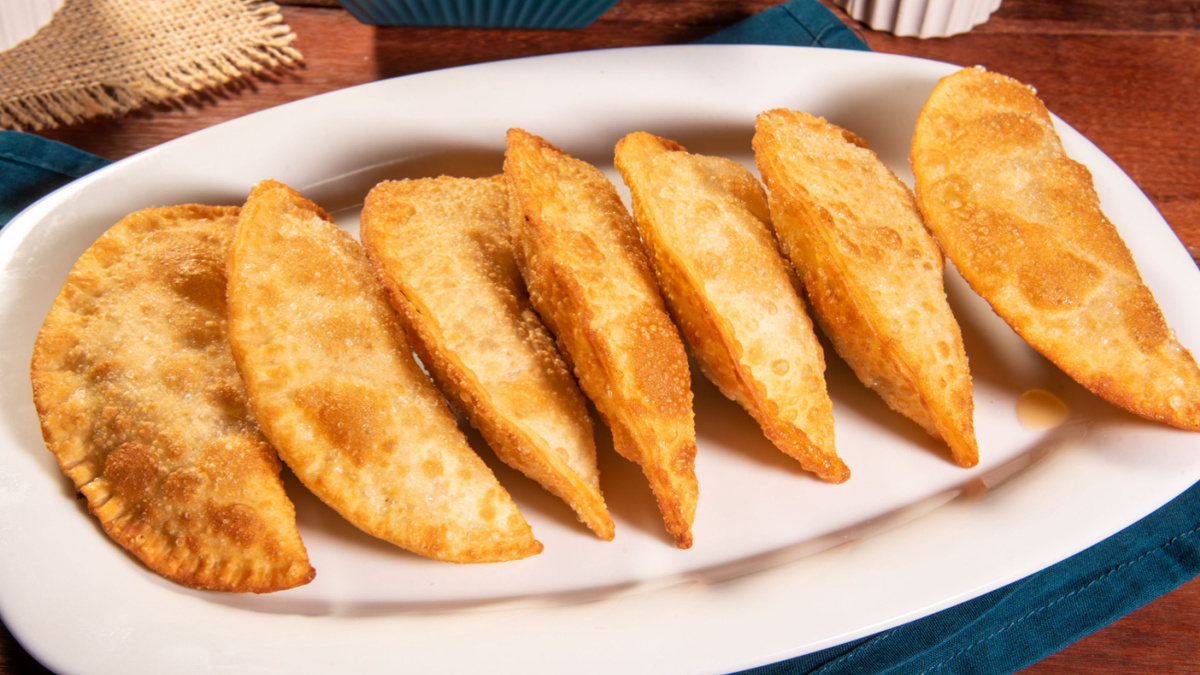 Por que o pastel abre na hora de fritar? 5 dicas para evitar! - TudoGostoso