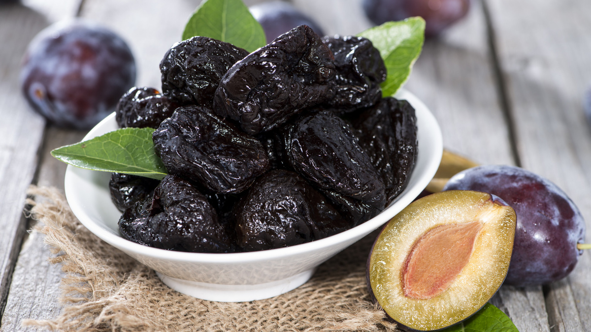 Benefícios e malefícios da ameixa seca: saiba por que comer a fruta ...
