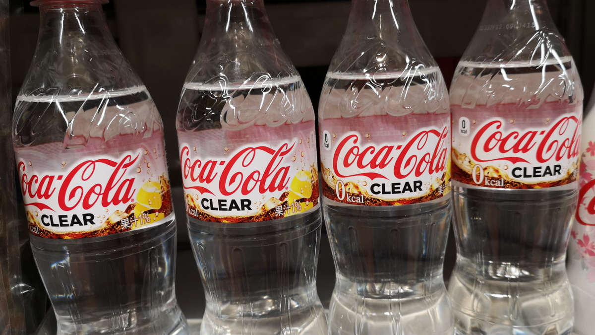 Qual o sabor da Coca-Cola transparente? Saiba tudo sobre a bebida que é ...
