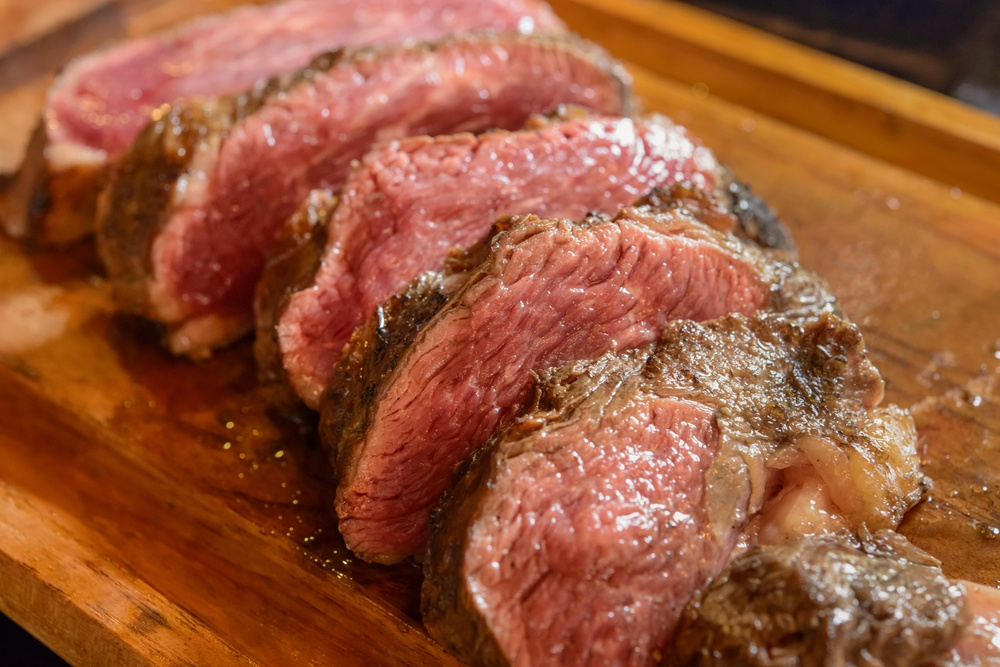 Carne malpassada tem sangue? Descubra o que é líquido vermelho na ...