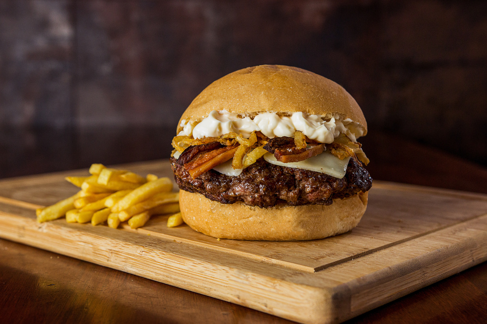 Hambúrguer caseiro: como fazer e 10 receitas no Dia Internacional do prato