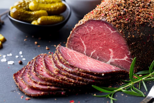 Pastrami: veja curiosidades sobre essa deliciosa carne