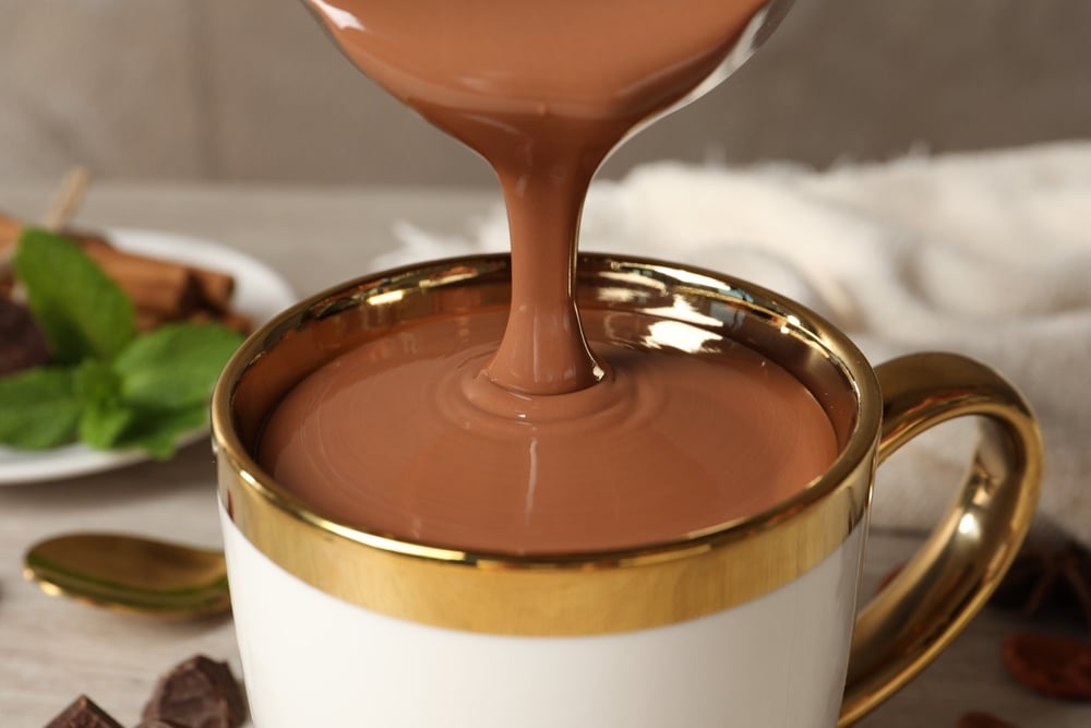 Descobri uma receita de chocolate quente gourmet que parece de ...