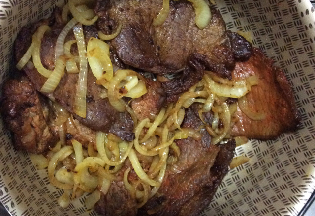 Receita de Bife acebolado, com pimenta calabresa e colorau, enviada por ...