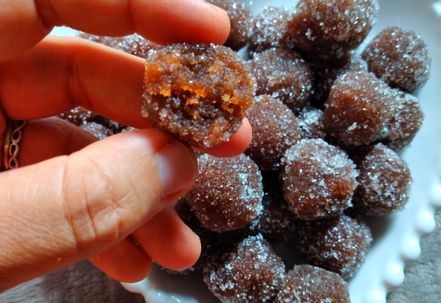 Receita de Bombom de jenipapo com coco, enviada por delícias da tia ...