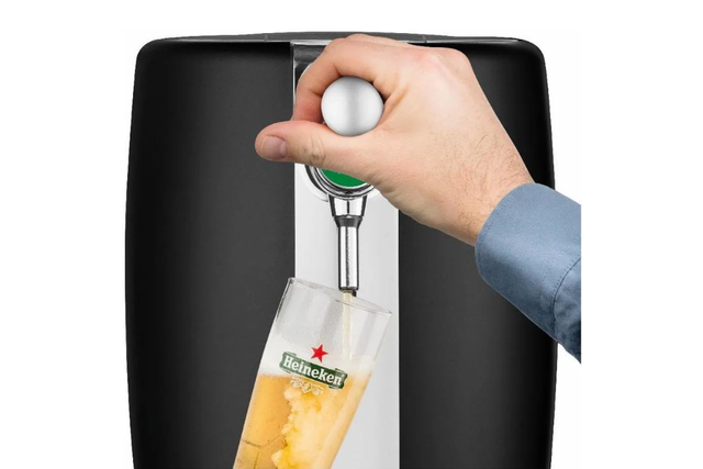 No calor, essa chopeira nova com 50% OFF vai deixar sua bebida ...