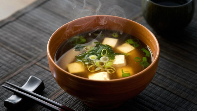 O que é missô? Conheça o ingrediente, veja para que serve e como ...