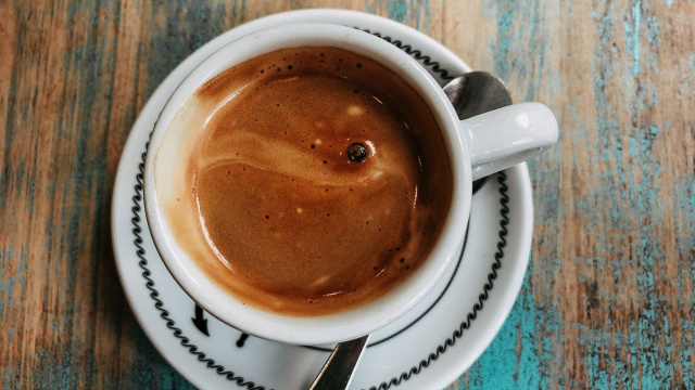 O que significa a espuma no café expresso? Crema bonita não é sinônimo ...